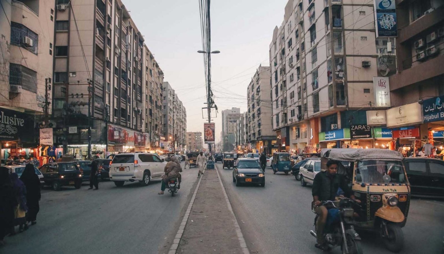 A Guide to the Markets in Karachi - DreamzCarz
